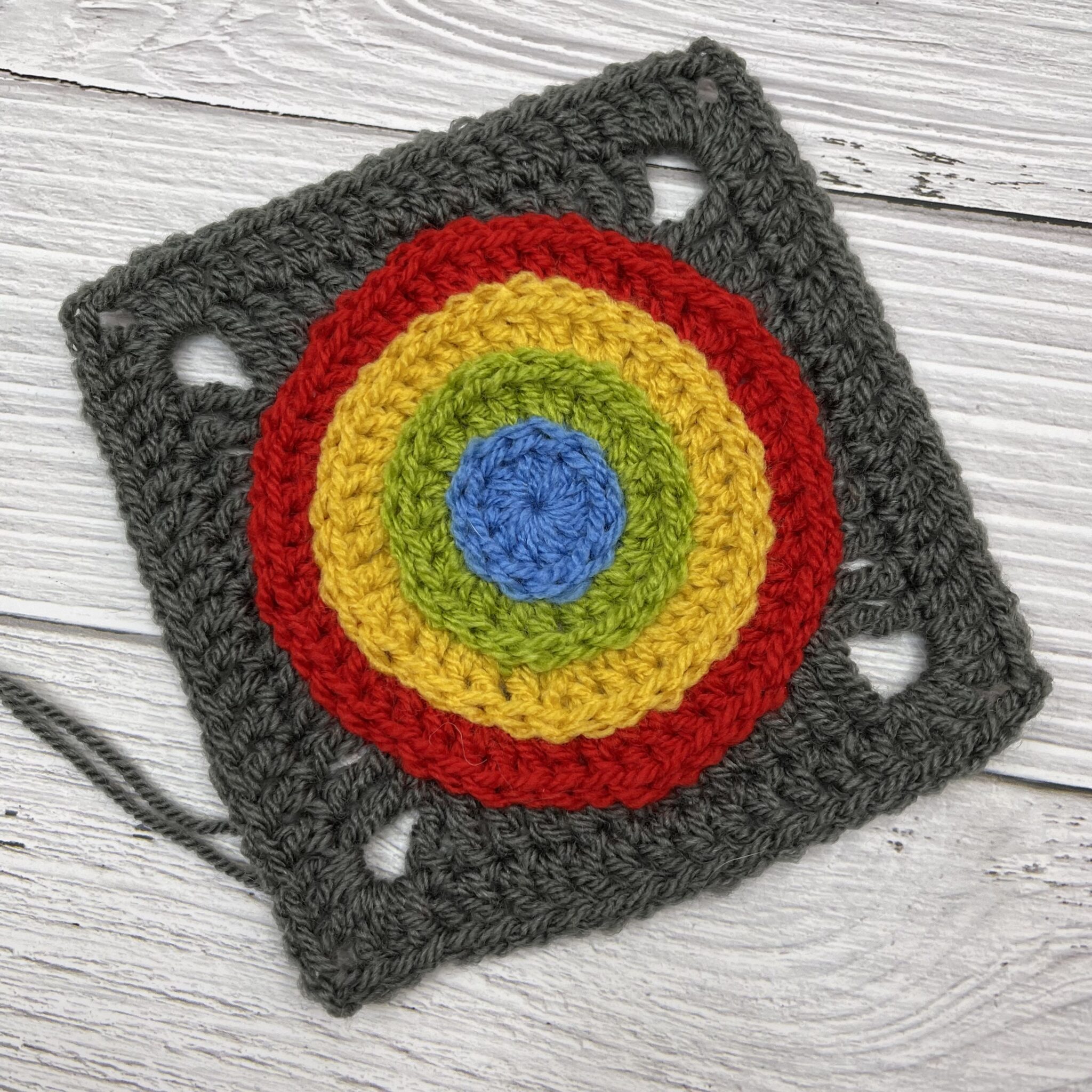 Concentric Granny Squares: Free Patterns – Mayhem & Majesty